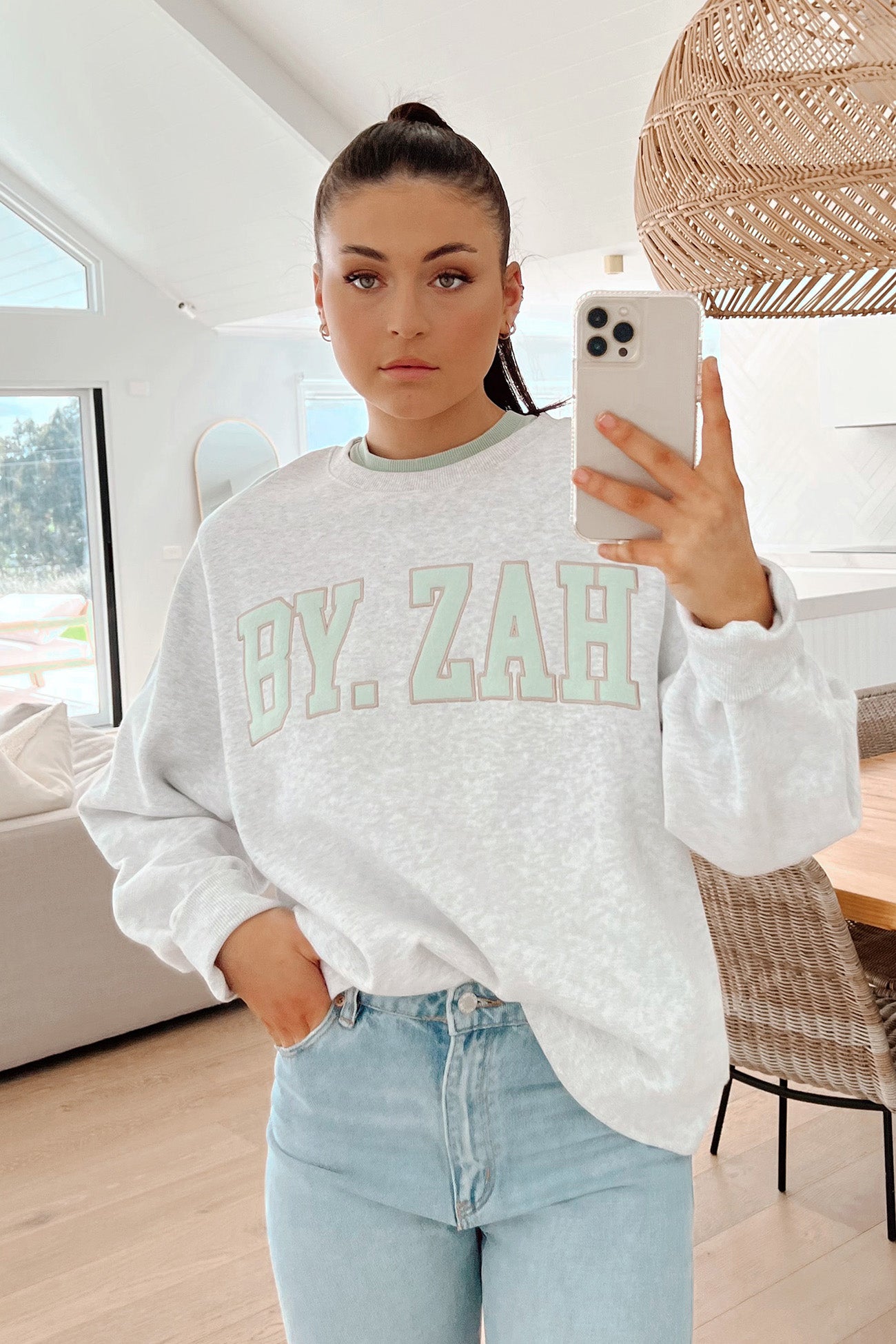 Zah Collegiate Fleece Crew Snow – BY. ZAH